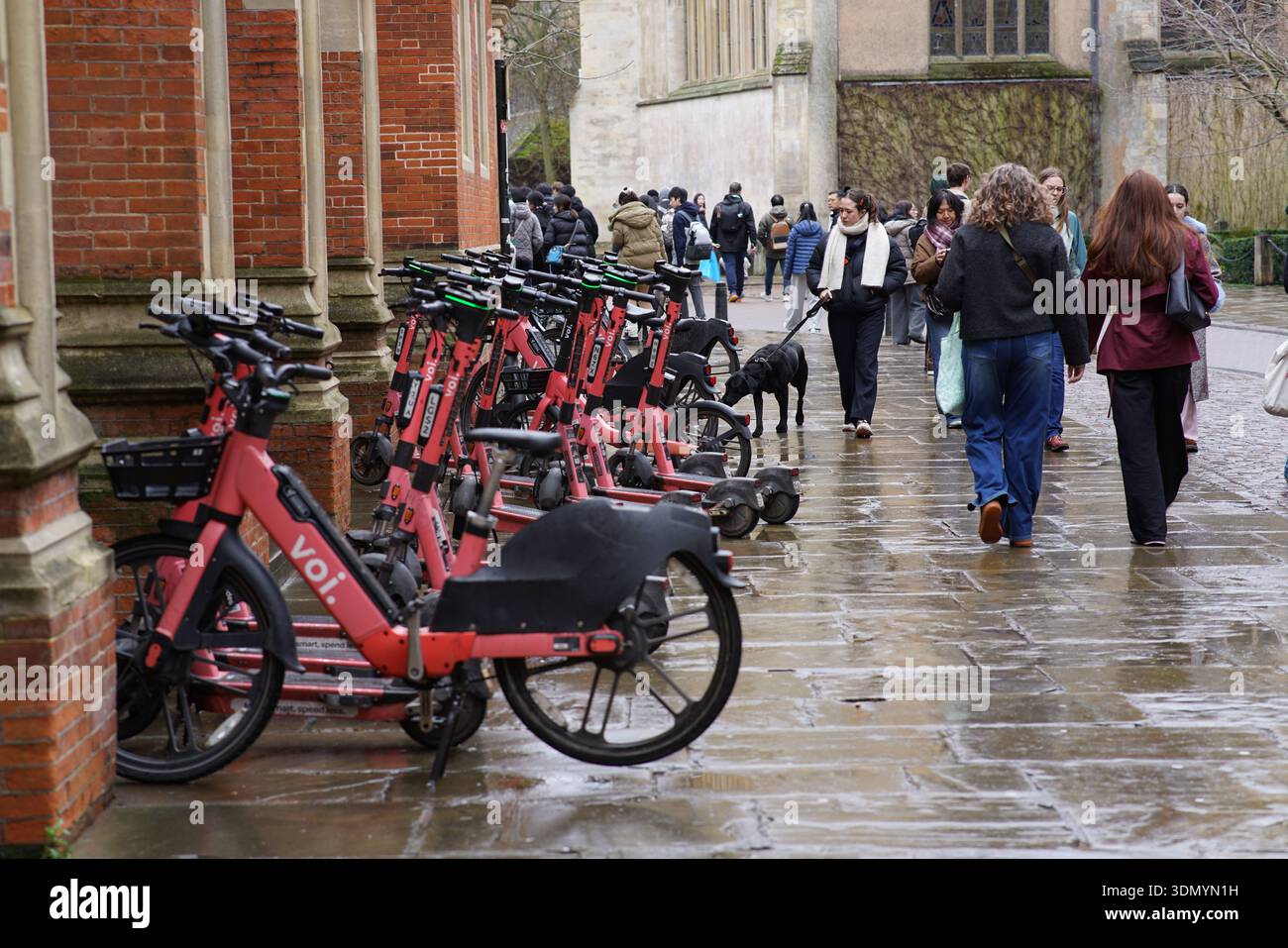 Red electric bikes cambridge hi-res stock photography and images - Alamy