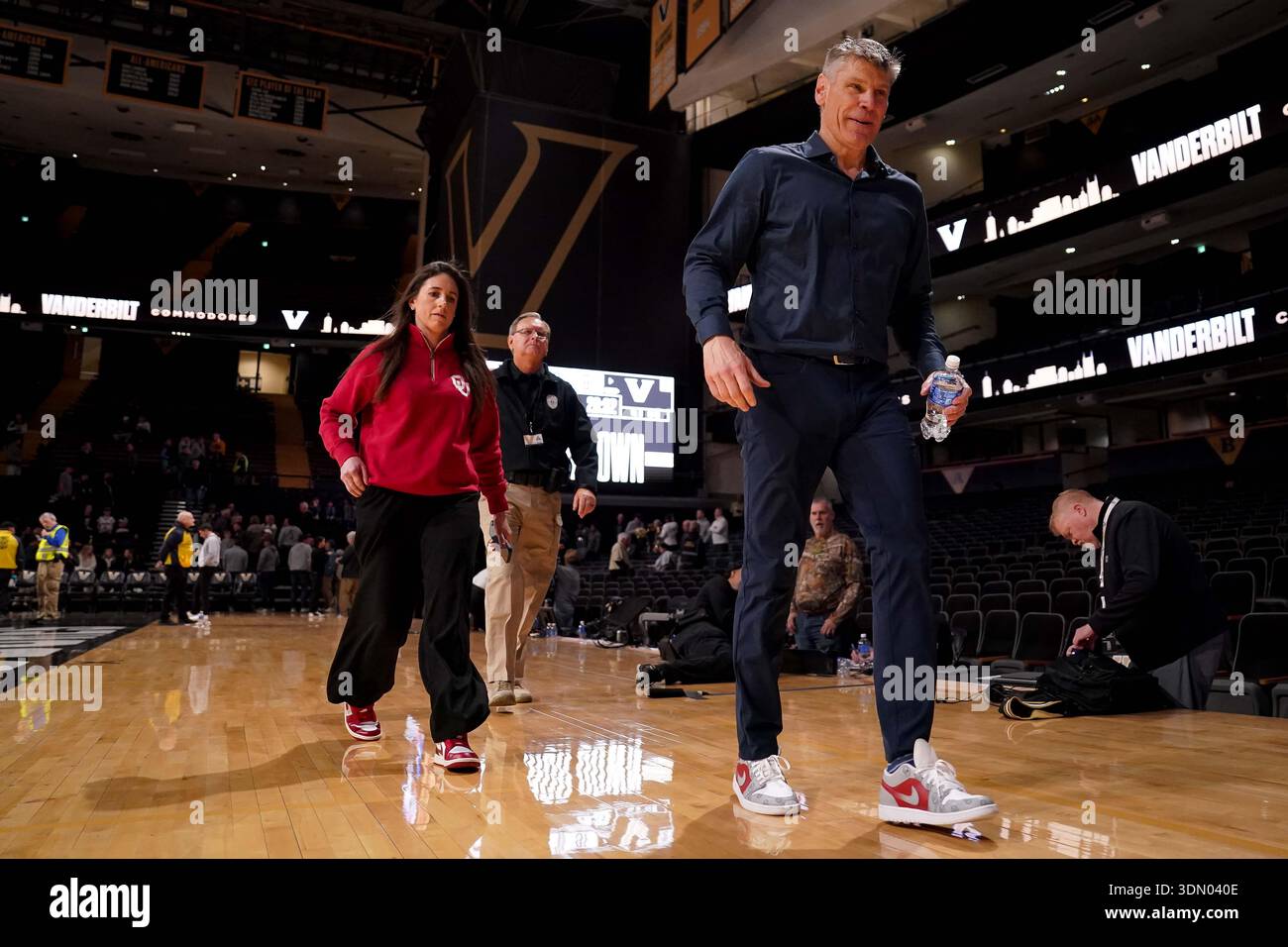 Oklahoma head coach Porter Moser, right, heads off the court after a ...