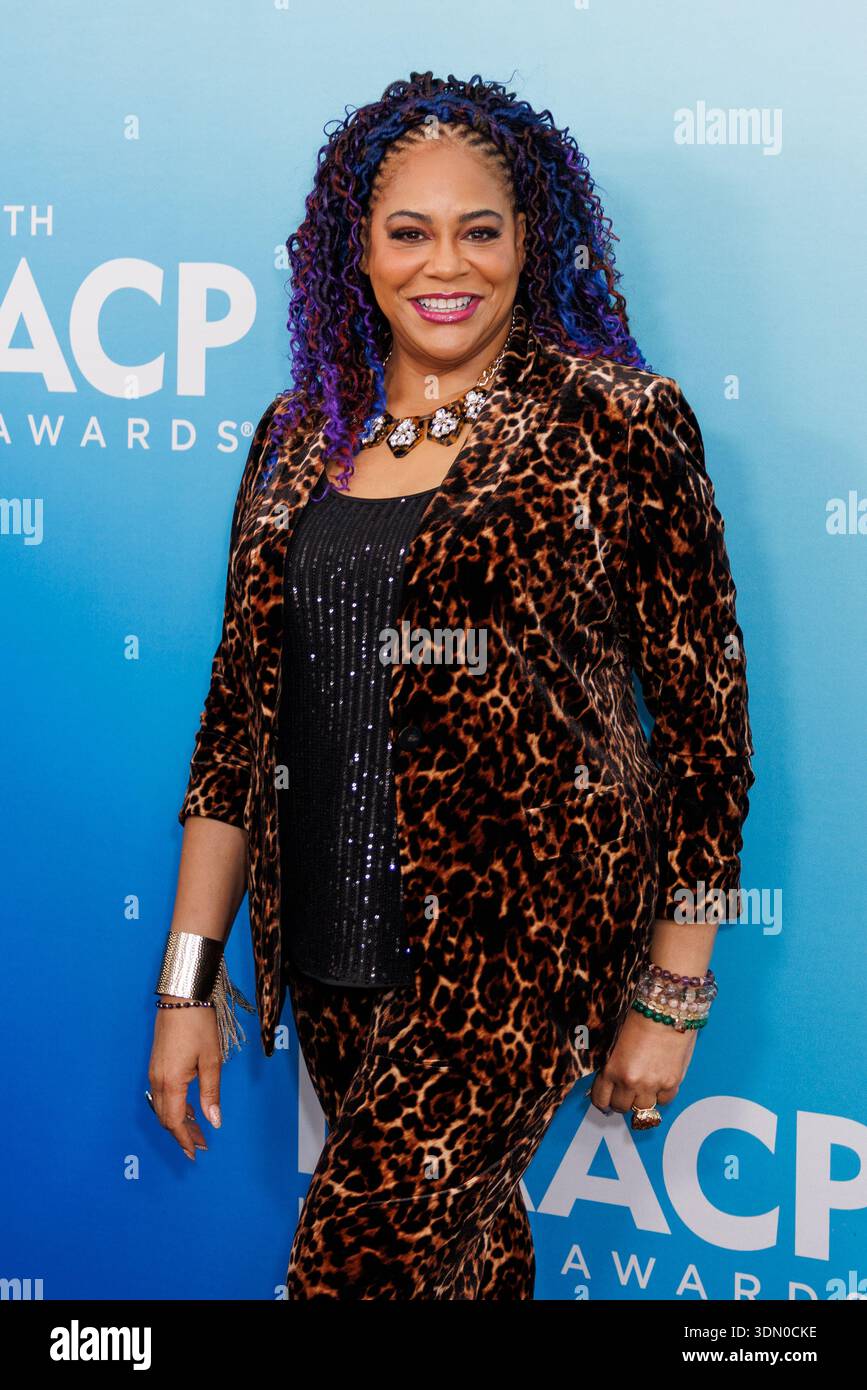 Kim Coles arrives at the NAACP Image Awards Luncheon at NYA Studios ...