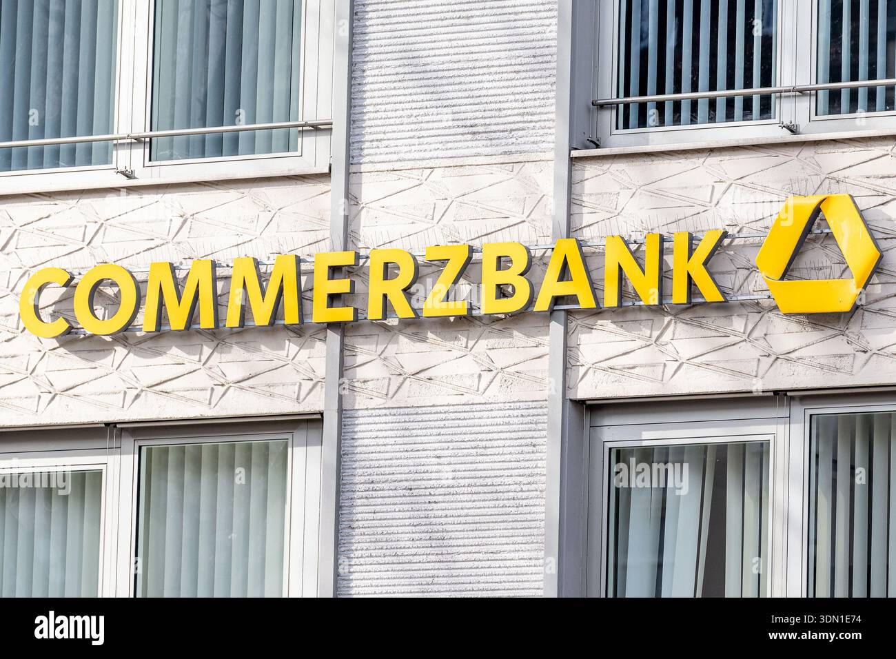 Logo und Schriftzug der Commerzbank GER, Themenbild Wirtschaft ...