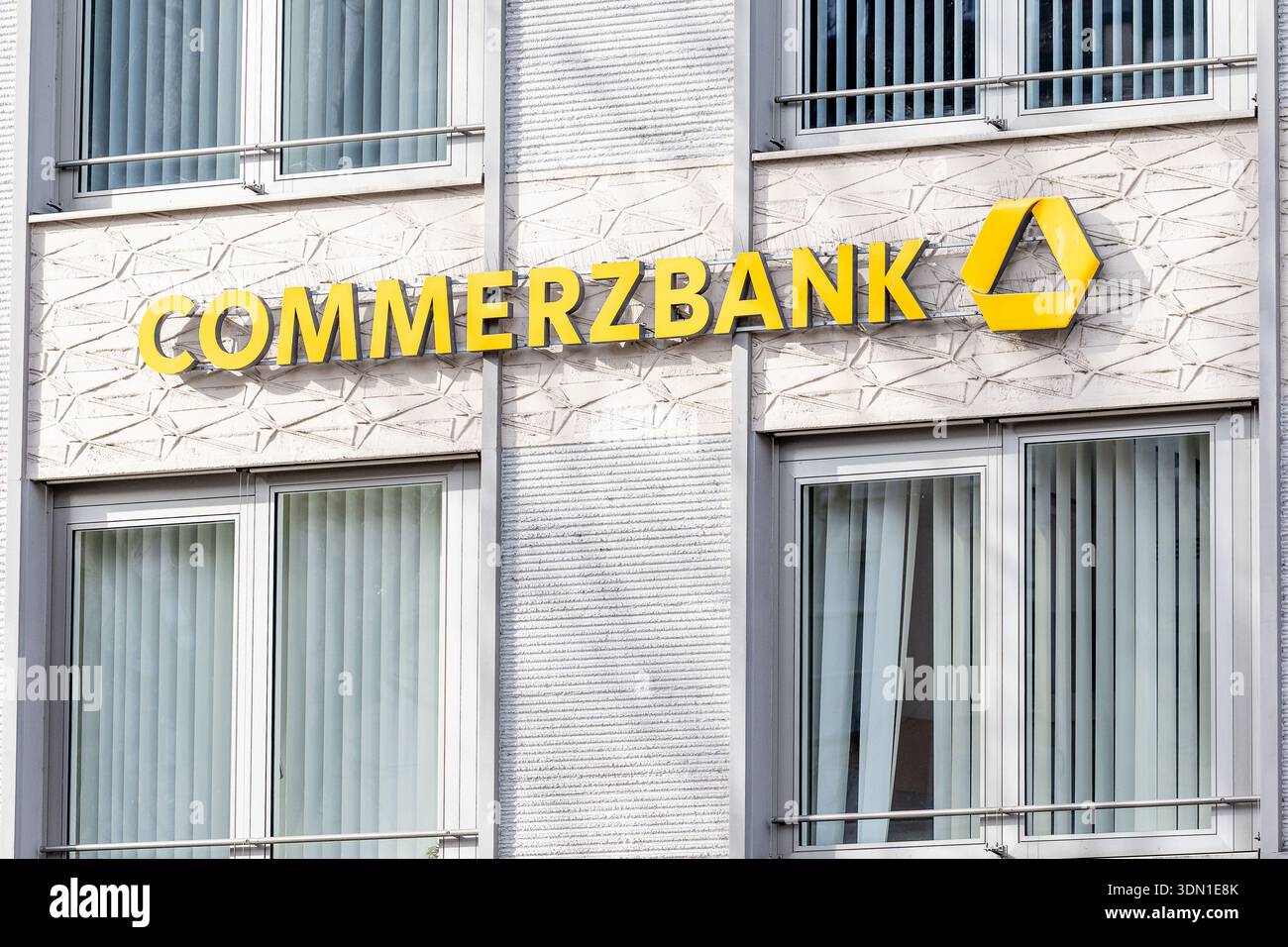 Logo und Schriftzug der Commerzbank GER, Themenbild Wirtschaft ...