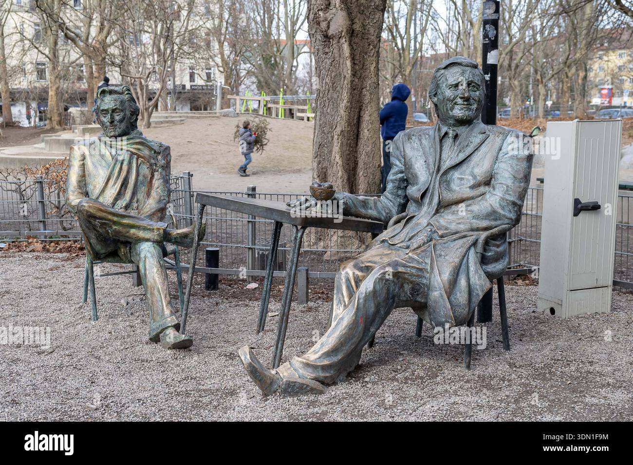 Muenchen GER, Themenbild Muenchen, 07.02.2026 Die Statuen aus Bronze ...