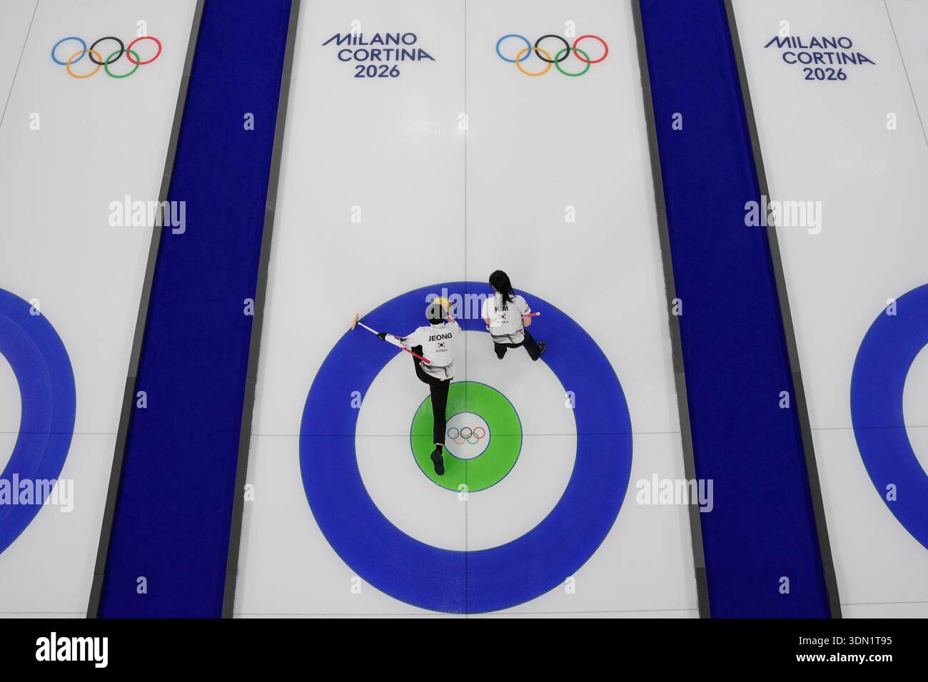South Korea's Jeong Yeong-seok and Kim Seon-yeong compete during a ...