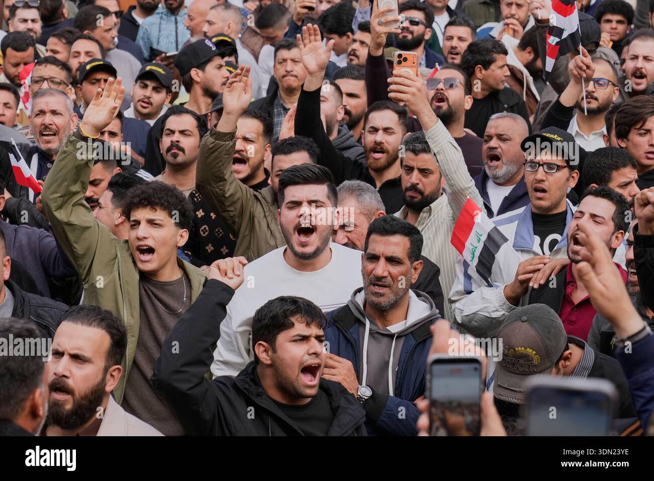 Iraqi traders protest against the imposition of customs duties on ...