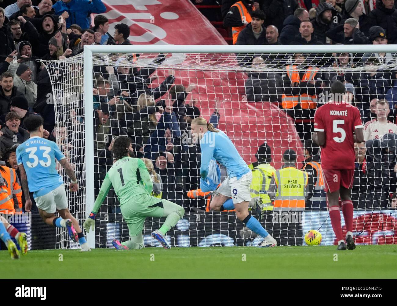 Manchester City's Erling Haaland celebrates scoring their side's second ...