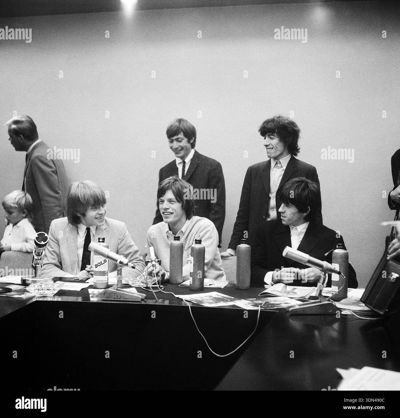 Young mick jagger hi-res stock photography and images - Alamy