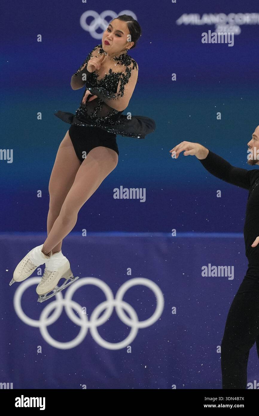 Ellie Kam and Danny O'Shea of the United States compete during the ...
