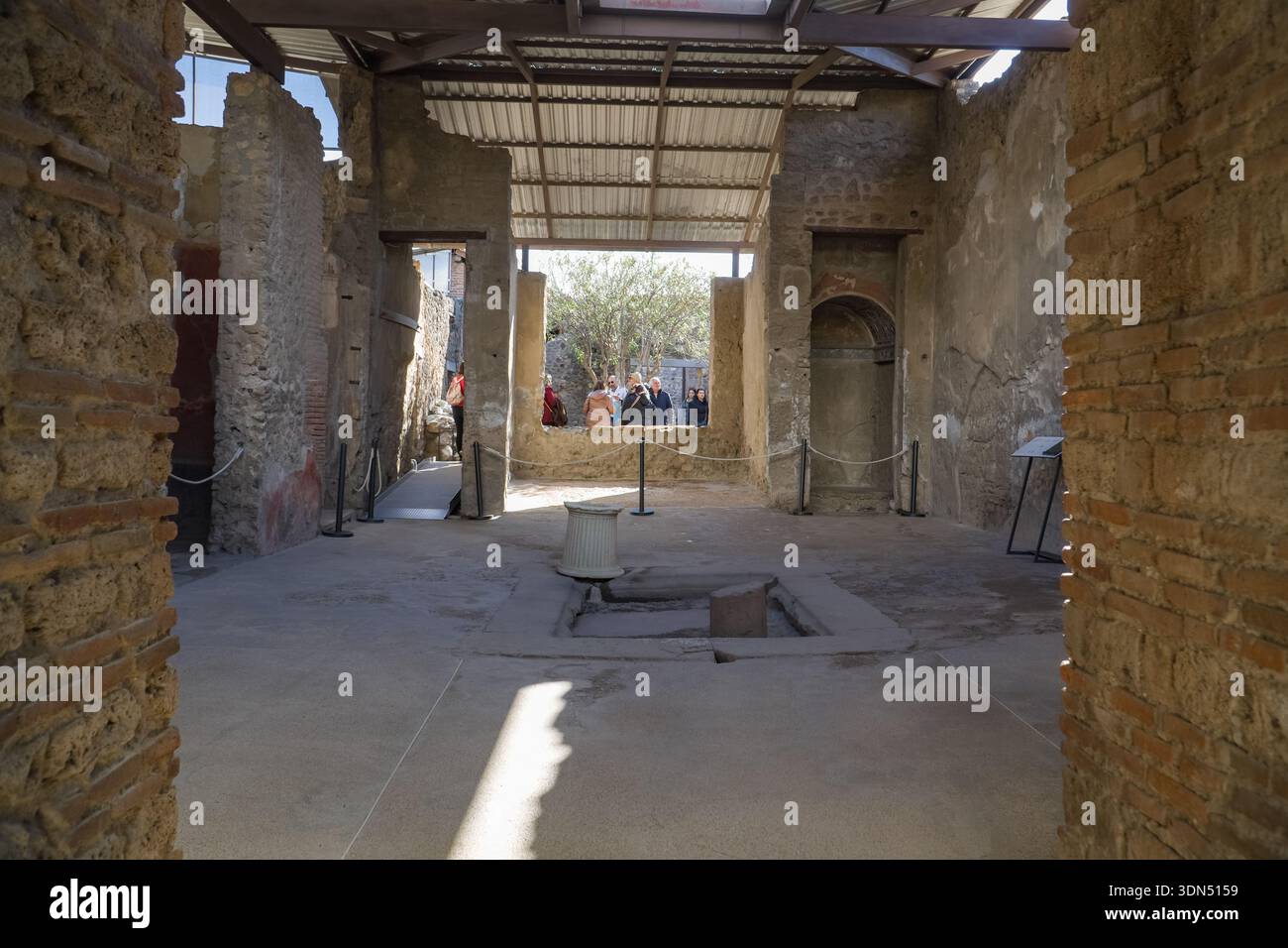 Lararium shrine structure hi-res stock photography and images - Alamy