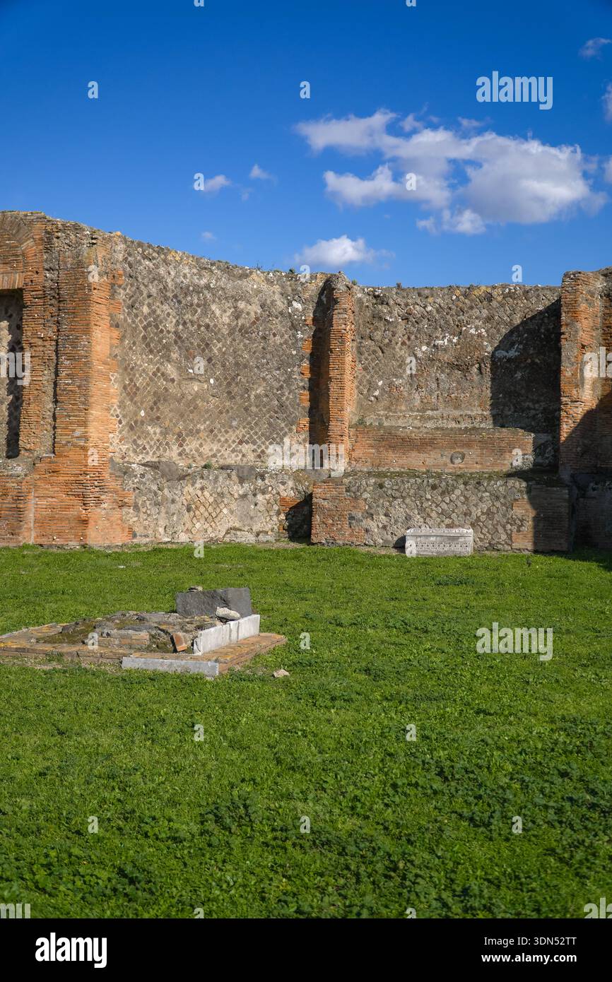 Lararium shrine structure hi-res stock photography and images - Alamy
