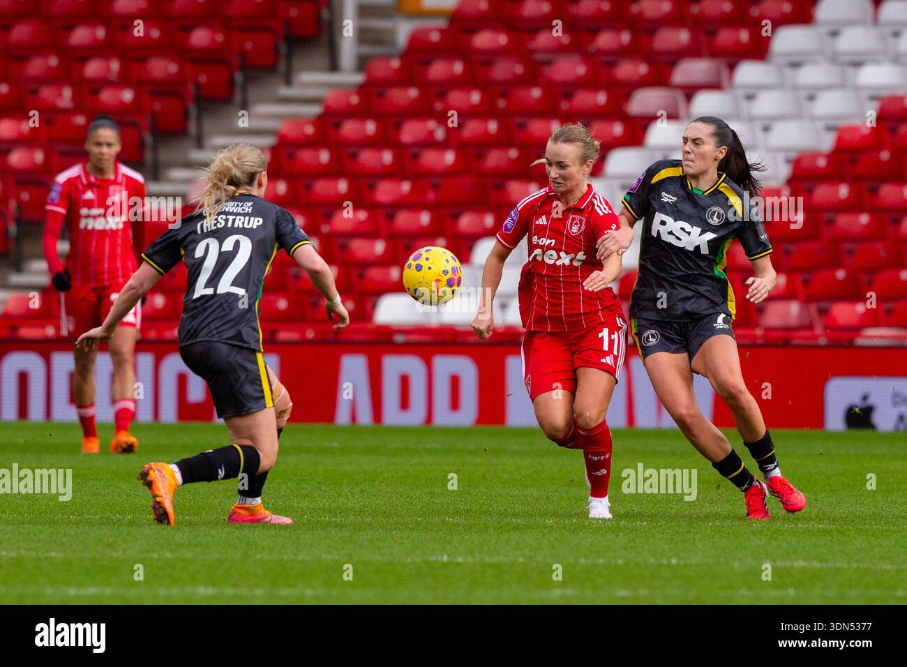 Tove Almqvist (11 Nottingham Forest) chaces the ball down. Nottingham ...