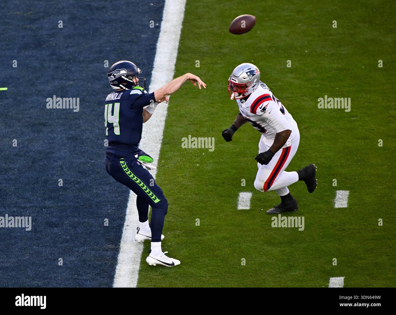 Sam darnold 2026 seahawks hi-res stock photography and images - Alamy