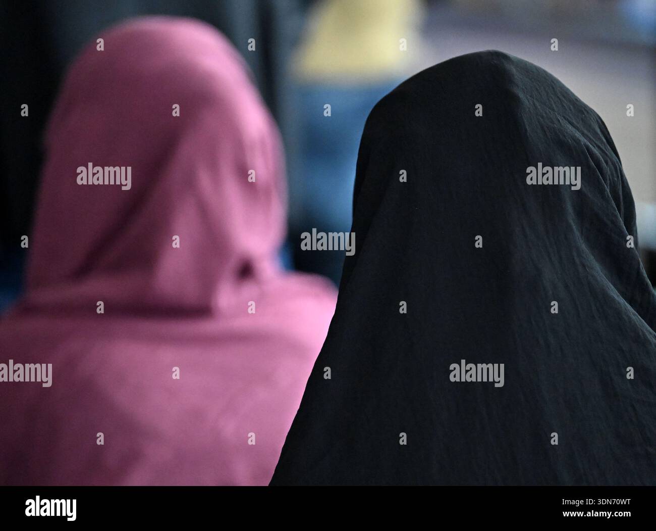 THEME PICTURE - Illustration on the topics of headscarves / headscarf ...