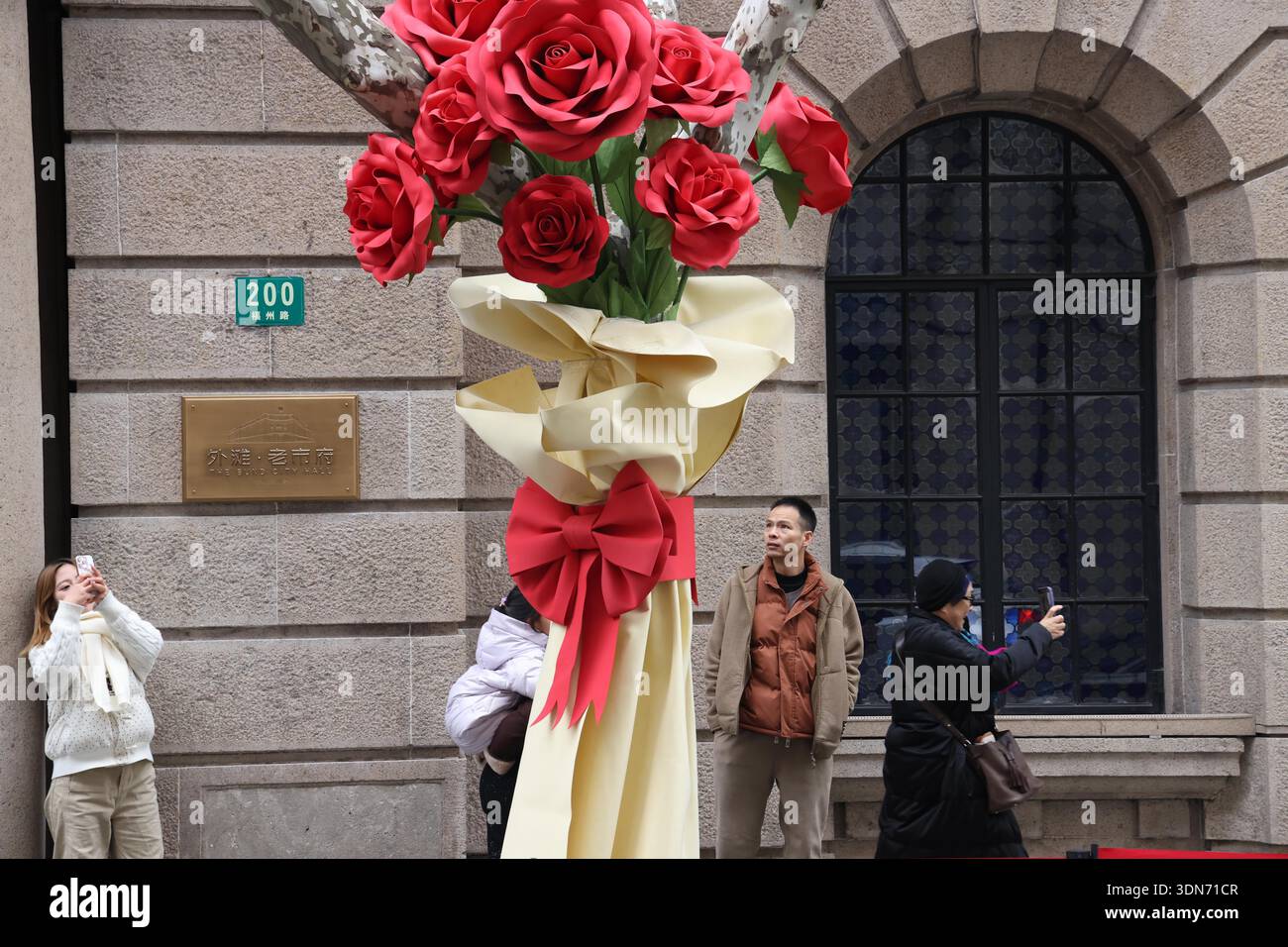 Two 'rose tree' art installations add romantic charm to Fuzhou Road in ...