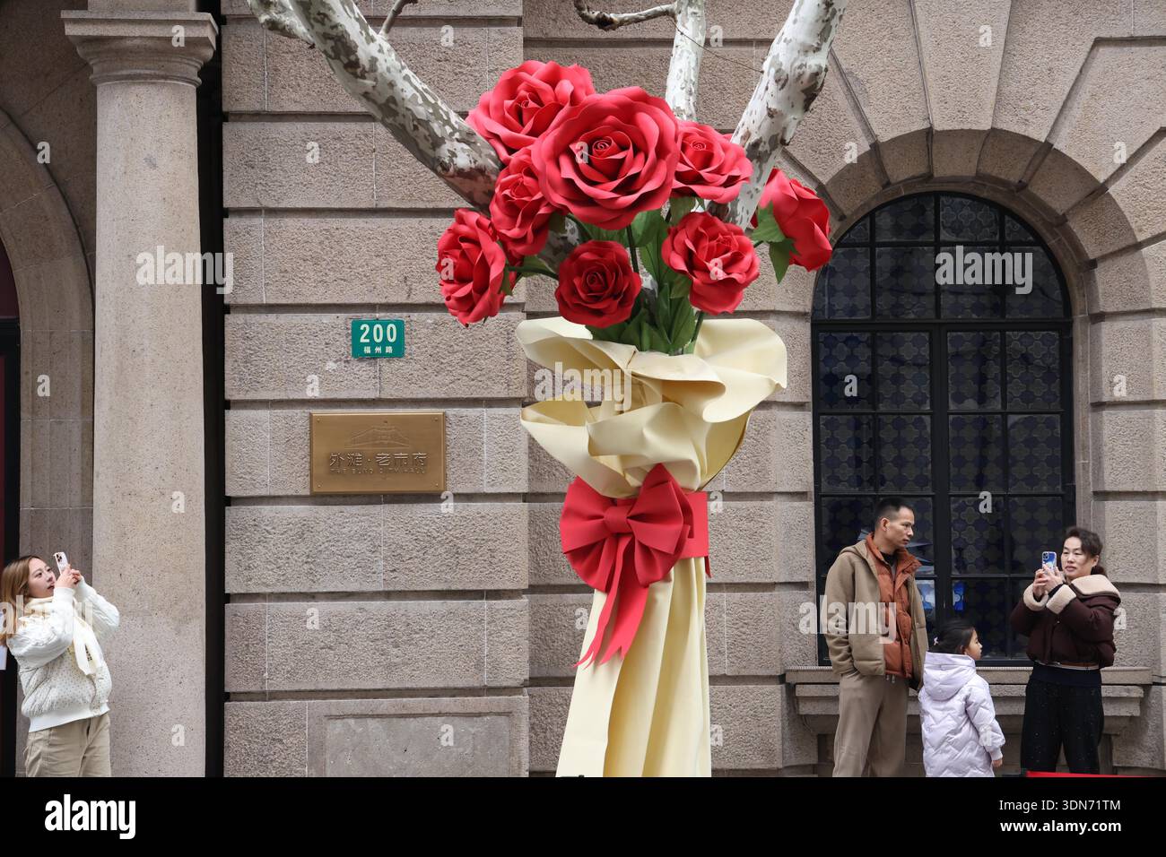 Two 'rose tree' art installations add romantic charm to Fuzhou Road in ...