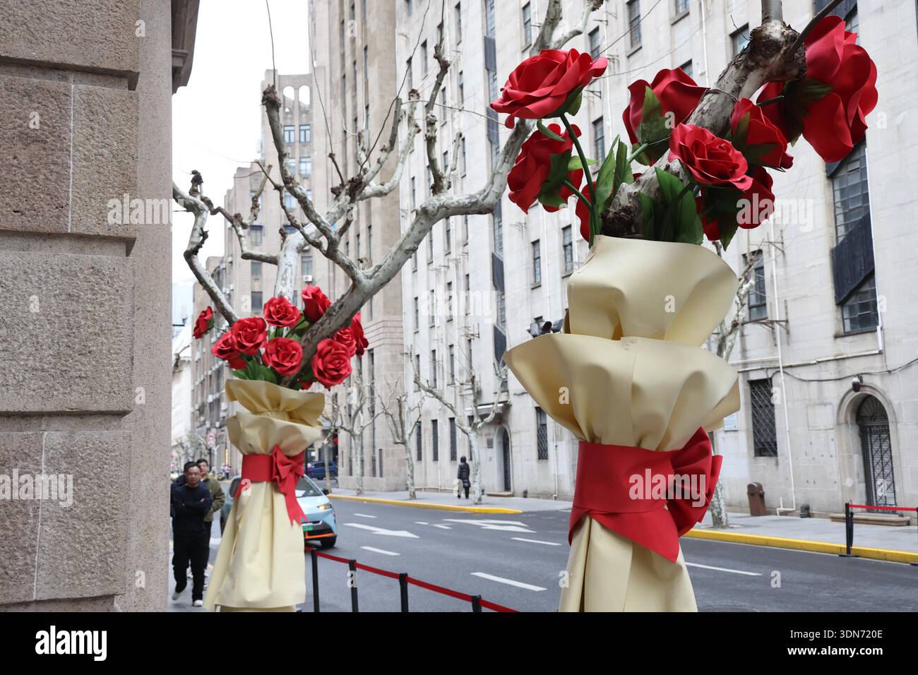 Two 'rose tree' art installations add romantic charm to Fuzhou Road in ...