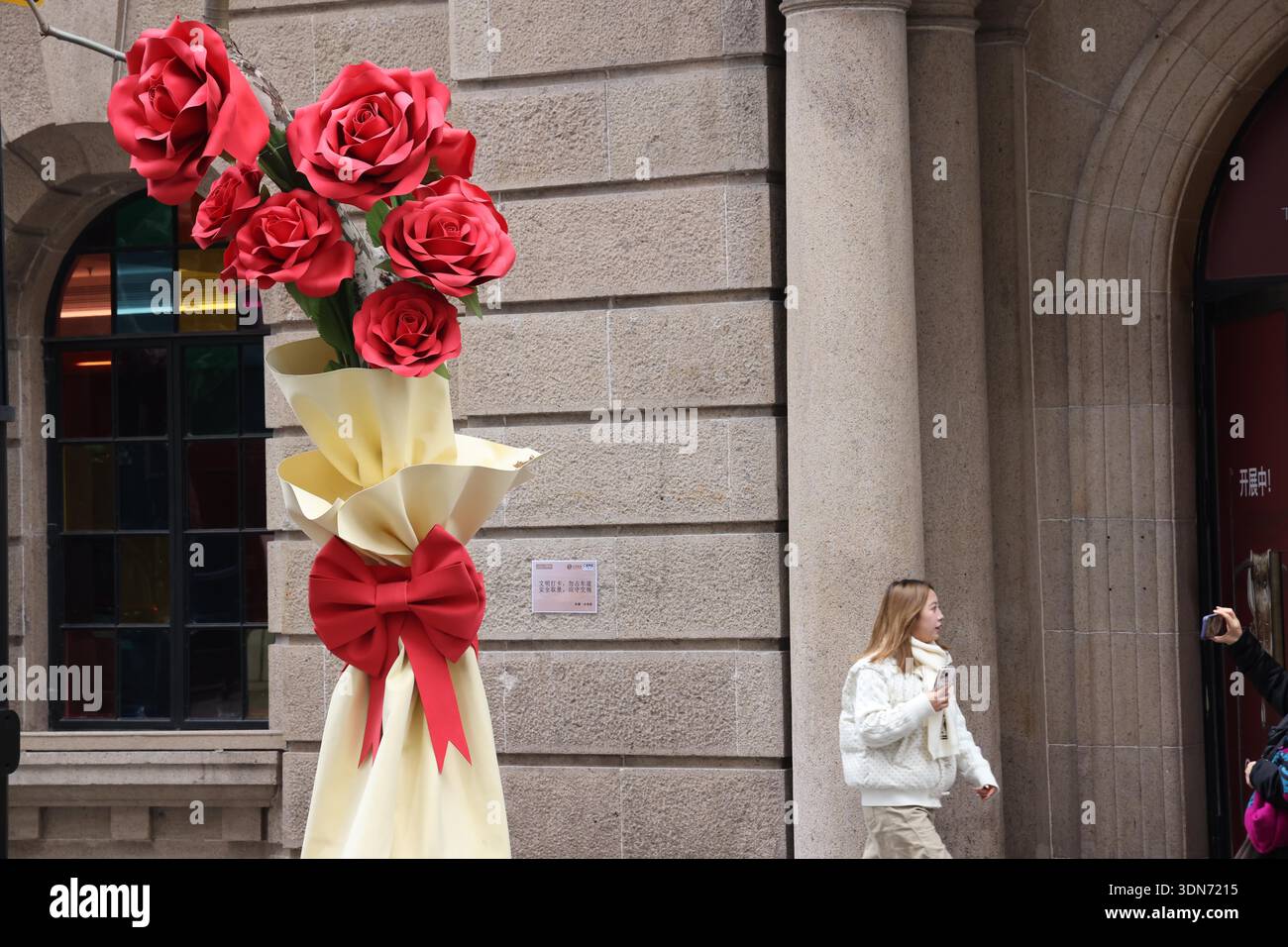Two 'rose tree' art installations add romantic charm to Fuzhou Road in ...
