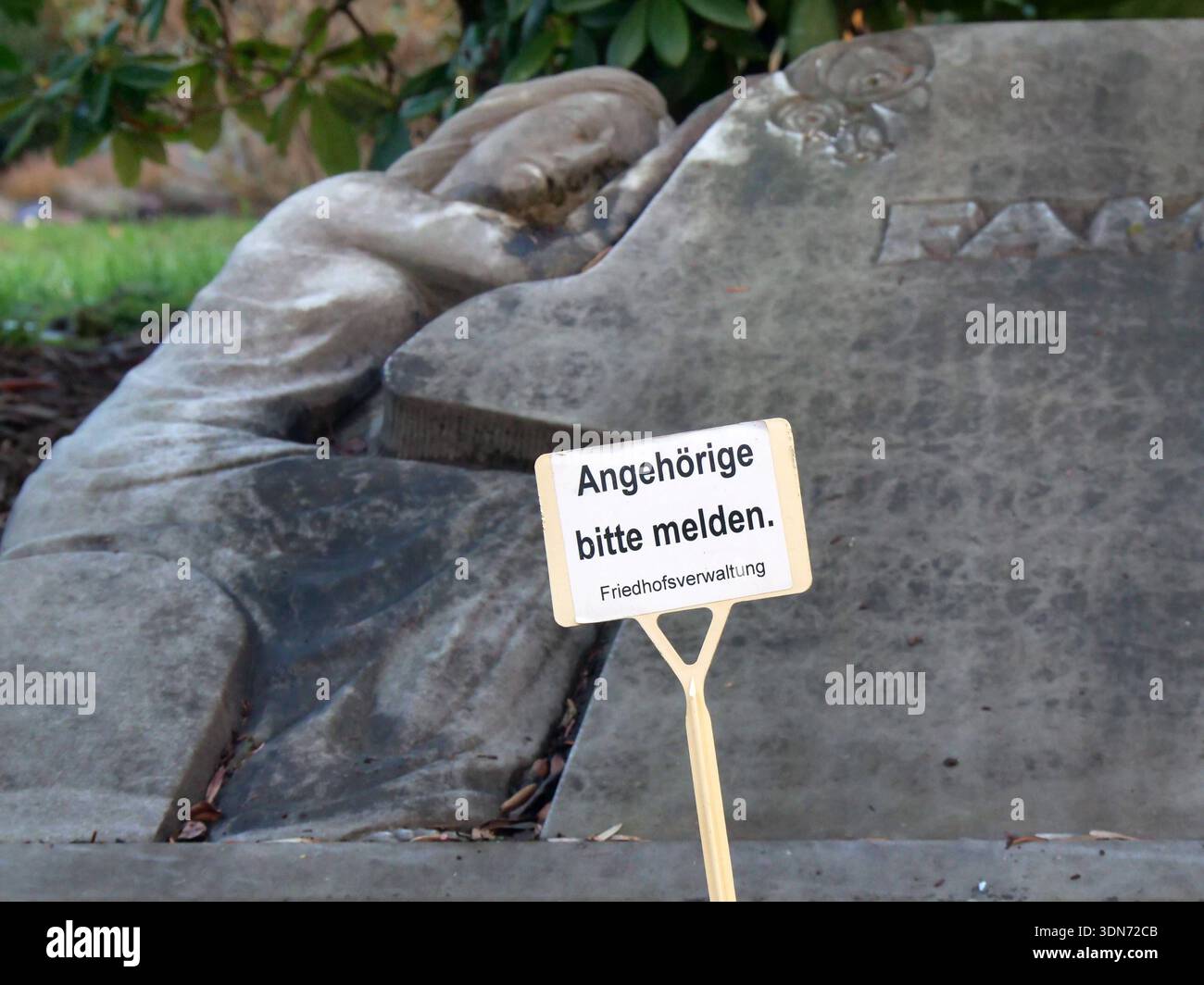 Trauer-Friedhofsfotos als Symbolfoto fuer Trauer und sterben. Trauer ...