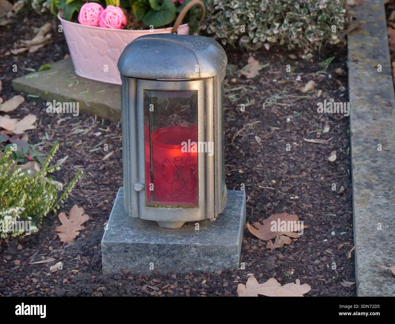 Trauer-Friedhofsfotos als Symbolfoto fuer Trauer und sterben. Trauer ...