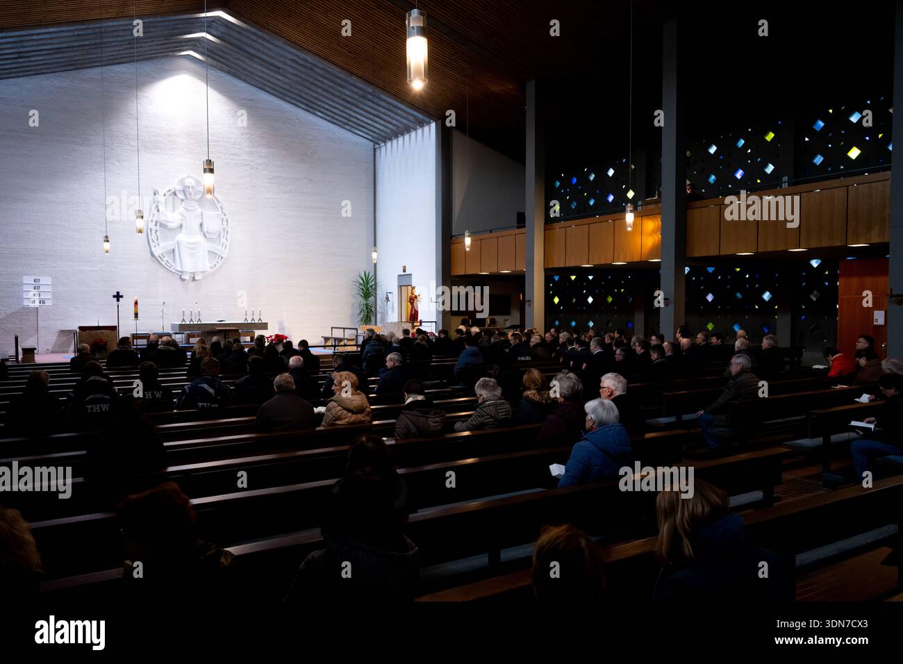 09 February 2026, Bavaria, Bad Aibling: Numerous people attend a ...