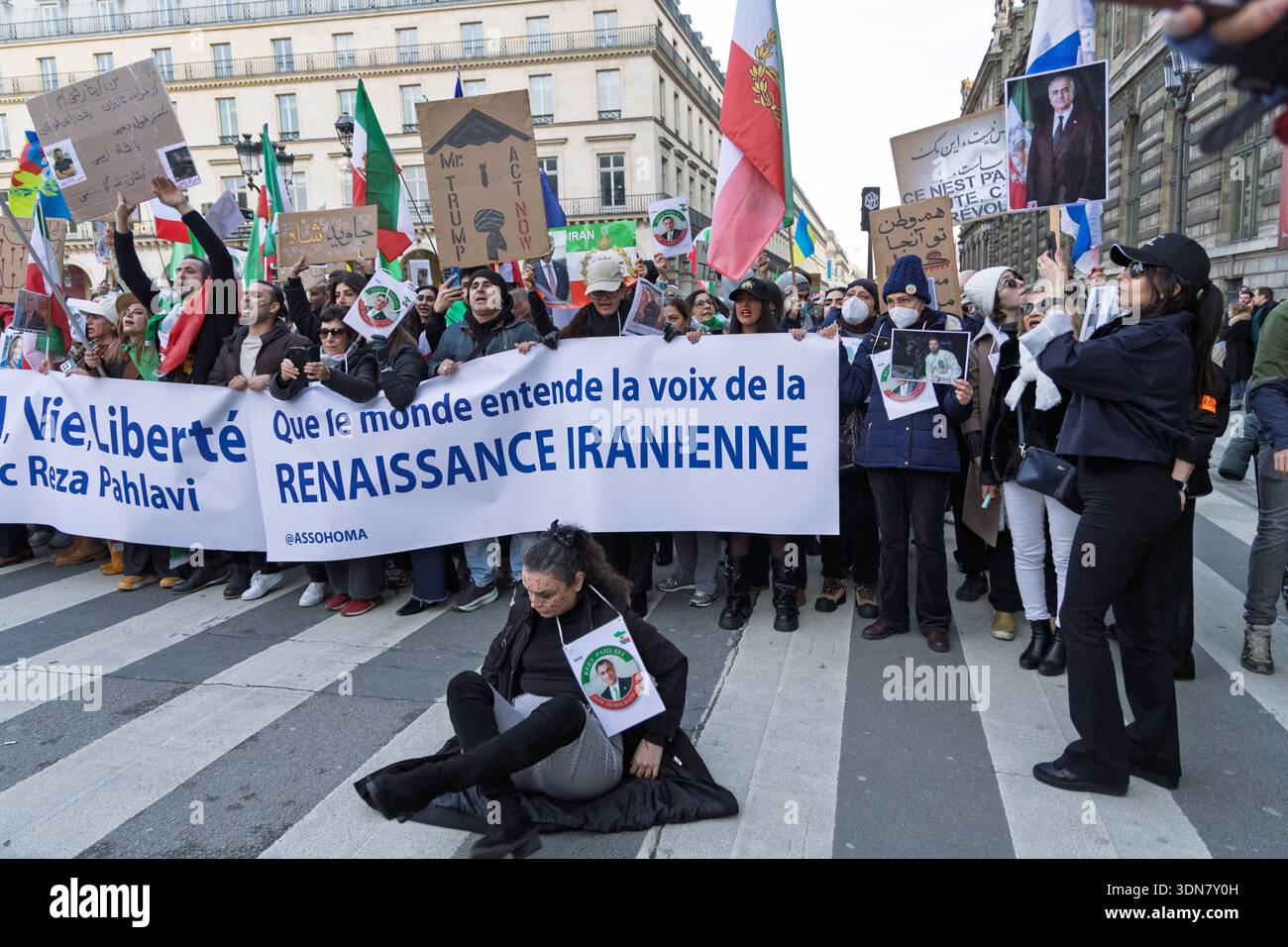 Supporters of Reza Pahlavi and the Iranian monarchy gather for a ...