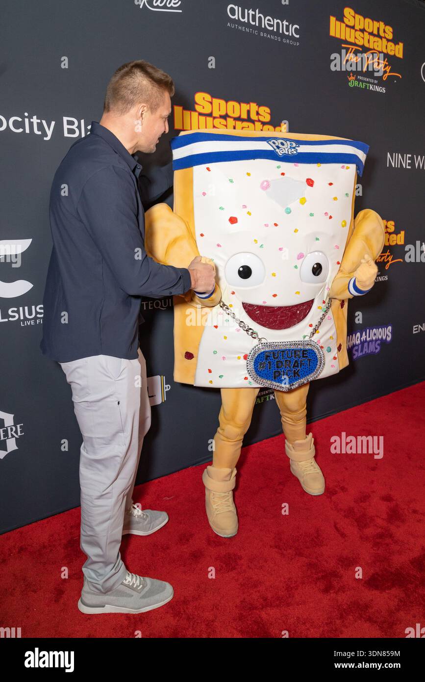 Rob Gronkowski (aka Gronk) and Slammin Strawberry Pop Tart Mascot ...