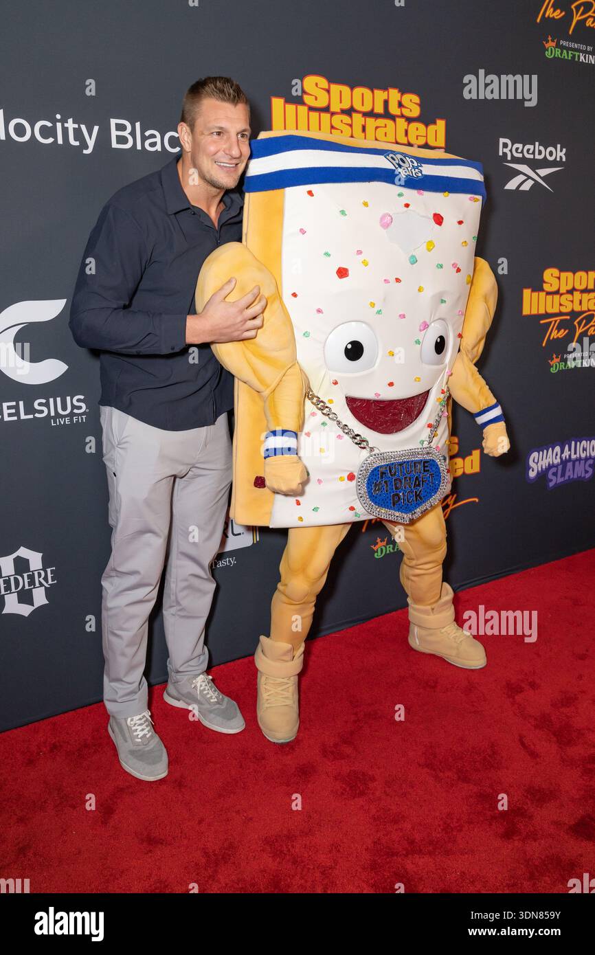 Rob Gronkowski (aka Gronk) and Slammin Strawberry Pop Tart Mascot ...