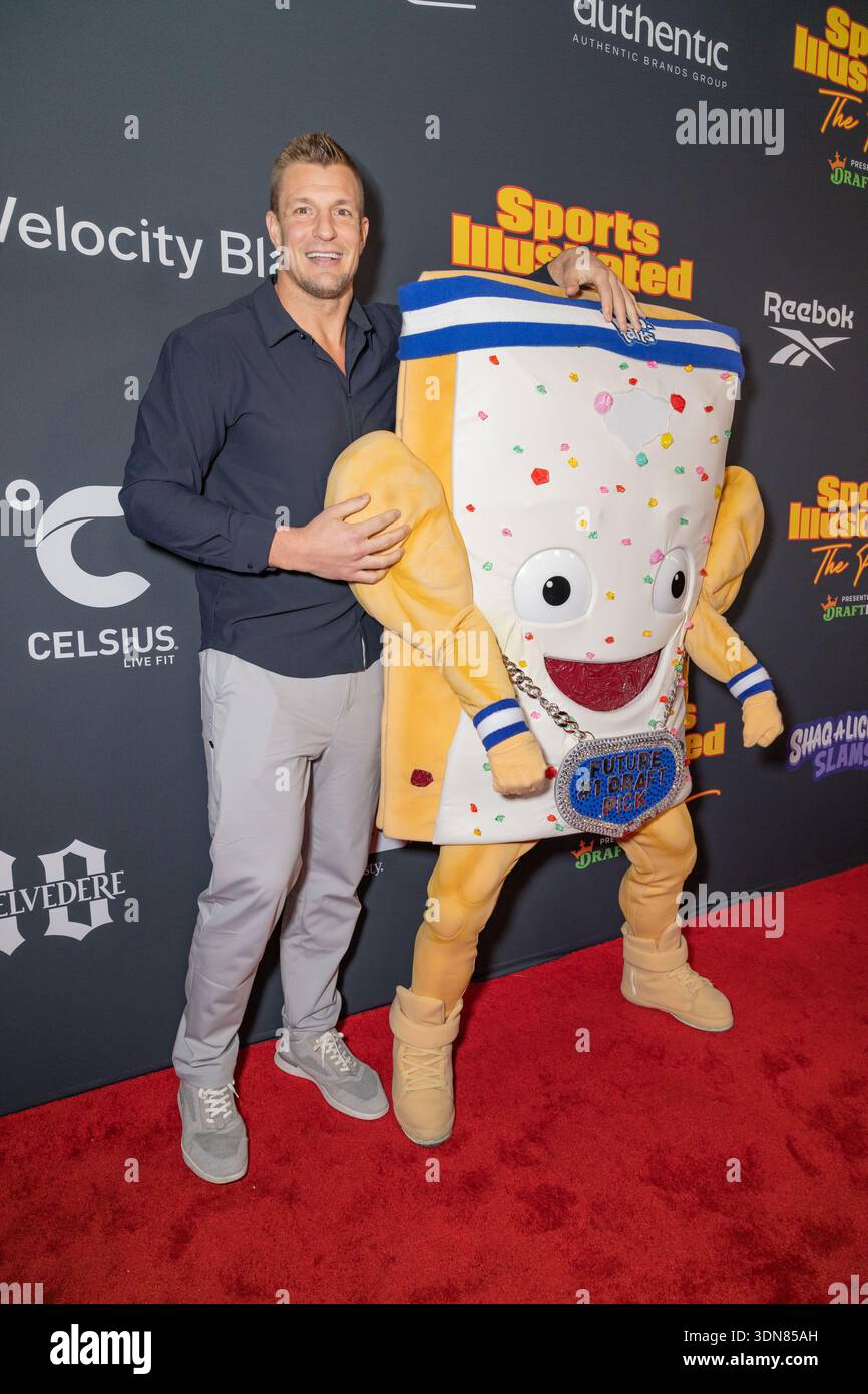 Rob Gronkowski (aka Gronk) and Slammin Strawberry Pop Tart Mascot ...
