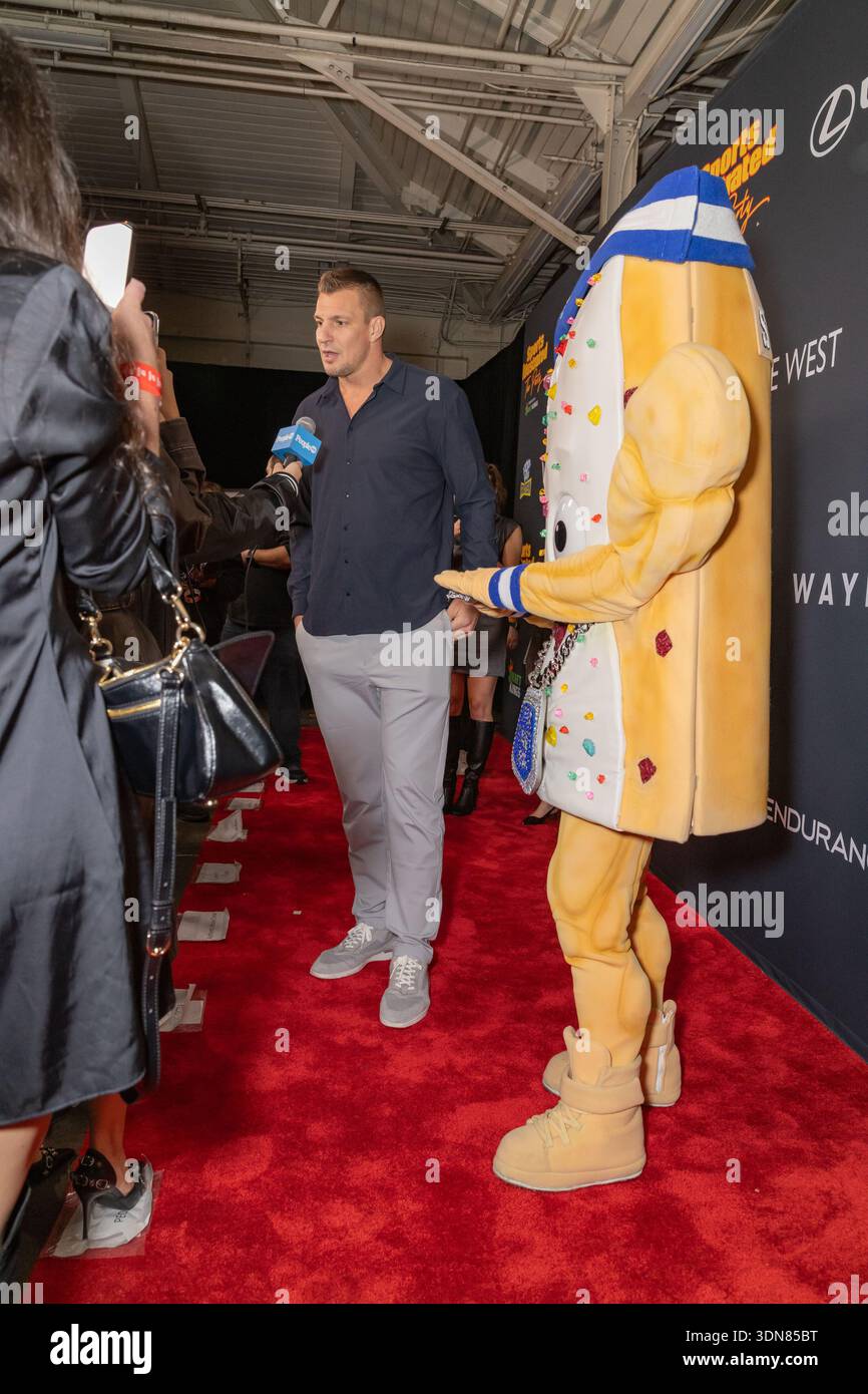 Rob Gronkowski (aka Gronk) and Slammin Strawberry Pop Tart Mascot ...