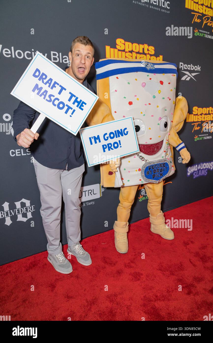Rob Gronkowski (aka Gronk) and Slammin Strawberry Pop Tart Mascot ...