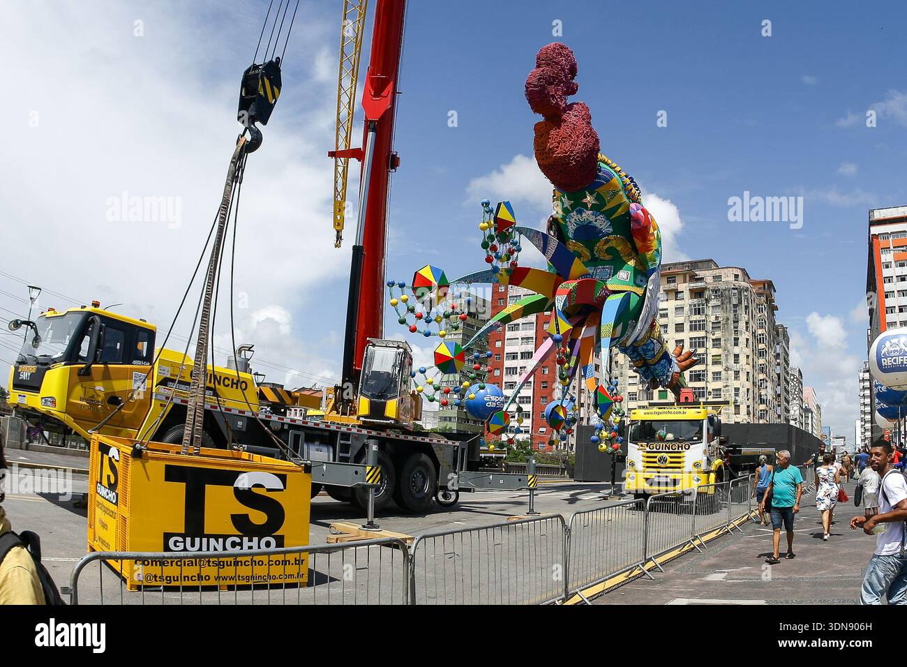 PE - RECIFE - 09/02/2026 - ASSEMBLY OF THE GIANT ROOSTER - Images of ...