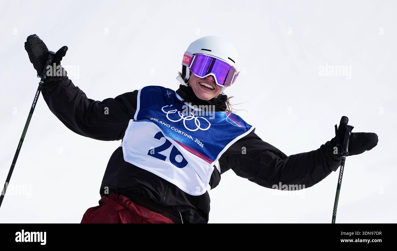 Canada's Naomi Urness celebrates during the women's freestyle skiing ...