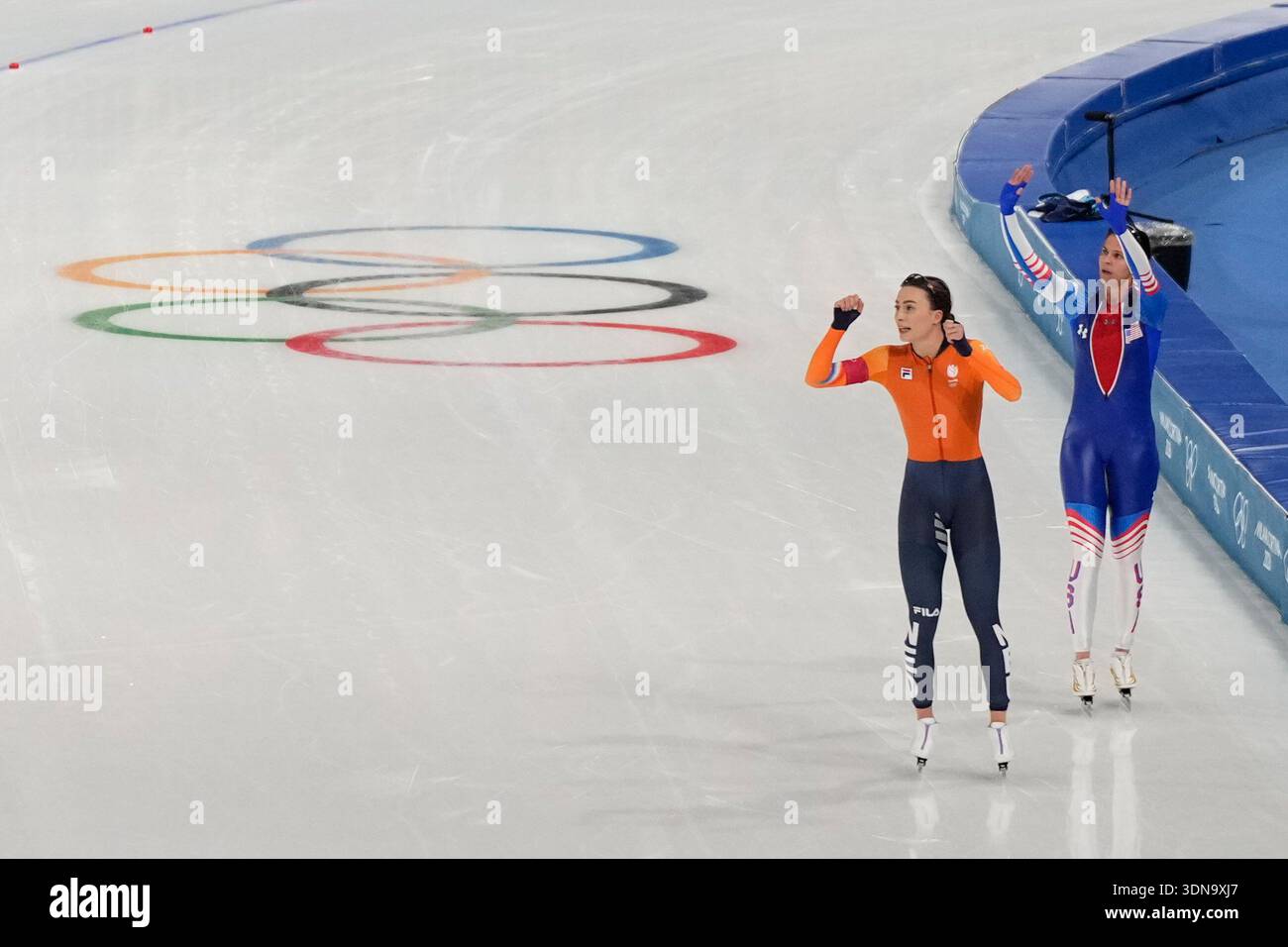 Netherlands' Femke Kok, left, and United States' Brittany Bowe ...