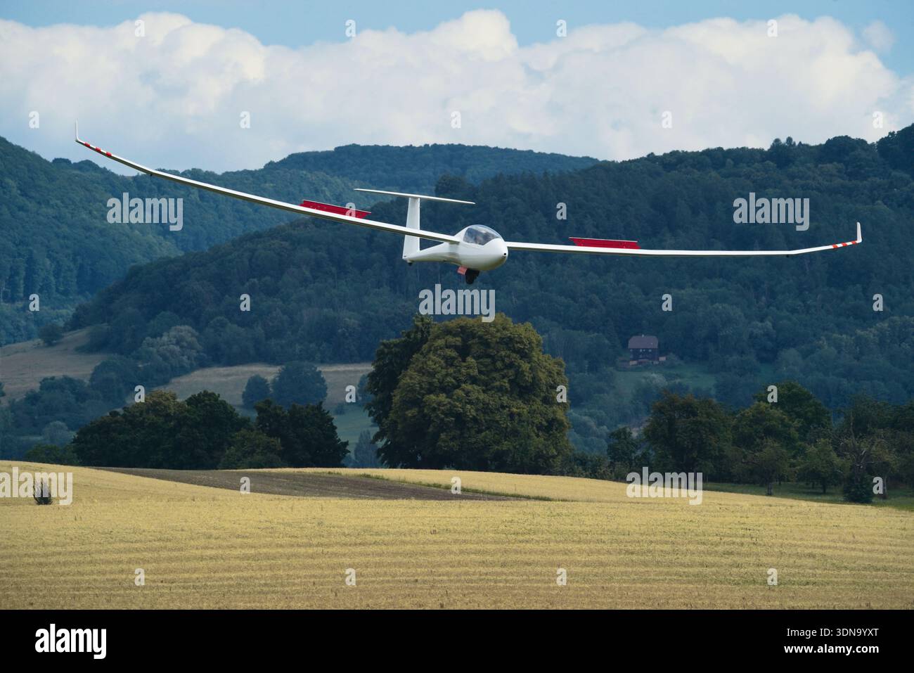 Segelflugzeug landung hi-res stock photography and images - Alamy