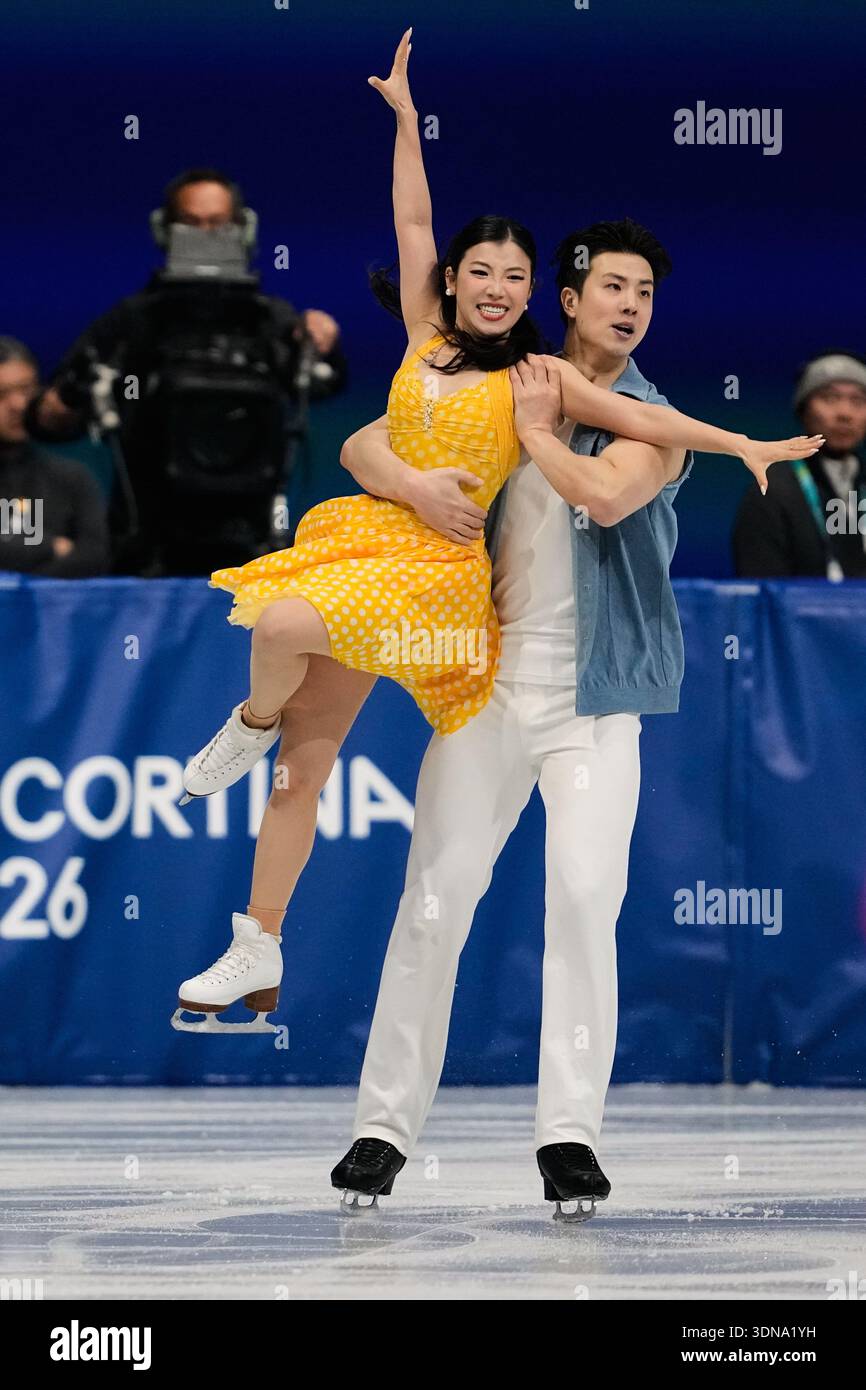 Shiyue Wang and Xinyu Liu of China compete during the rhythm dance in ...