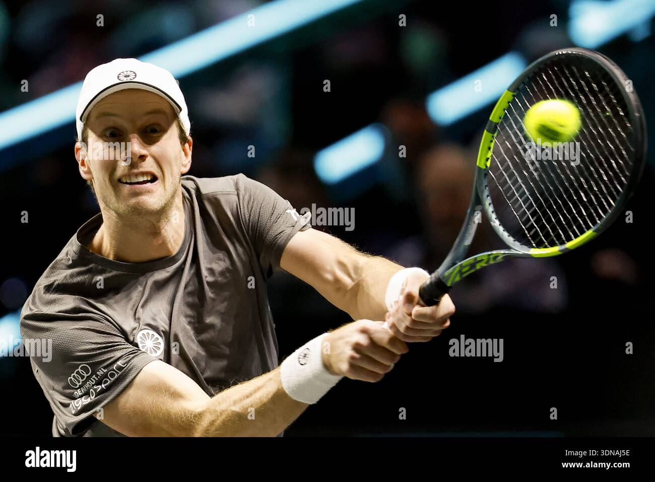 ROTTERDAM - Botic van de Zandschulp in action against Luka Pavlovic on ...