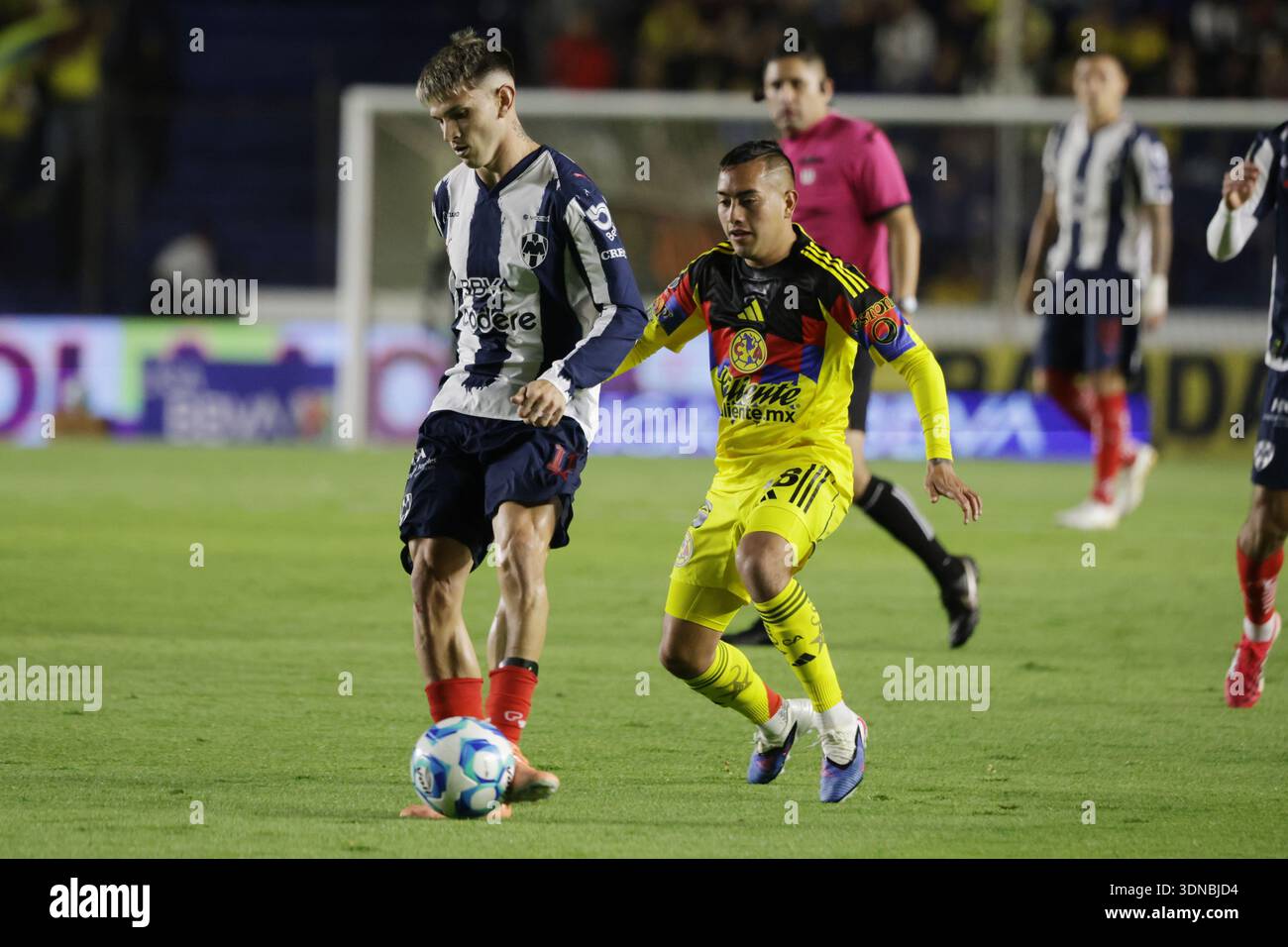 Erick Sánchez #28 of America and Luca Orellano #11 of Monterrey battle ...