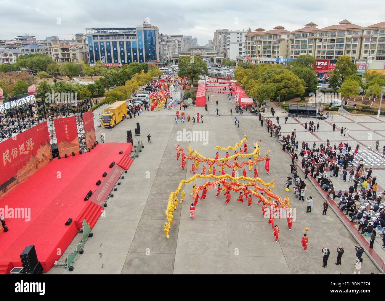 **CHINESE MAINLAND, HONG KONG, MACAU AND TAIWAN OUT**Performers in She ...