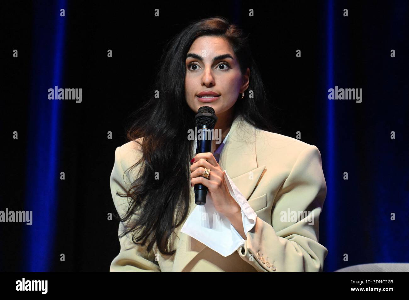 Farnoush Hamidian attending a solidarity meeting with the Iranian ...