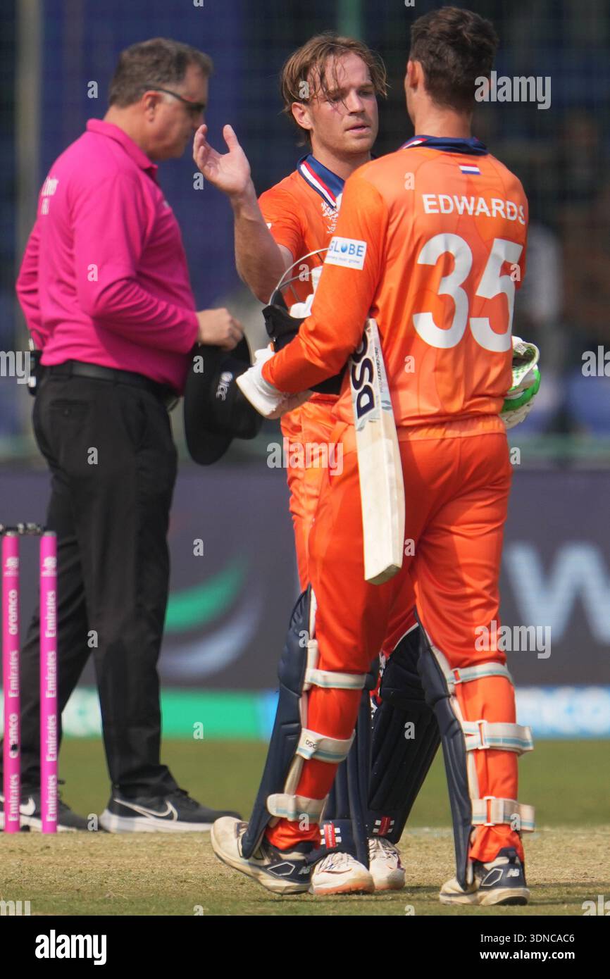 Netherlands' captain Scott Edwards and Netherlands' Bas de Leede ...