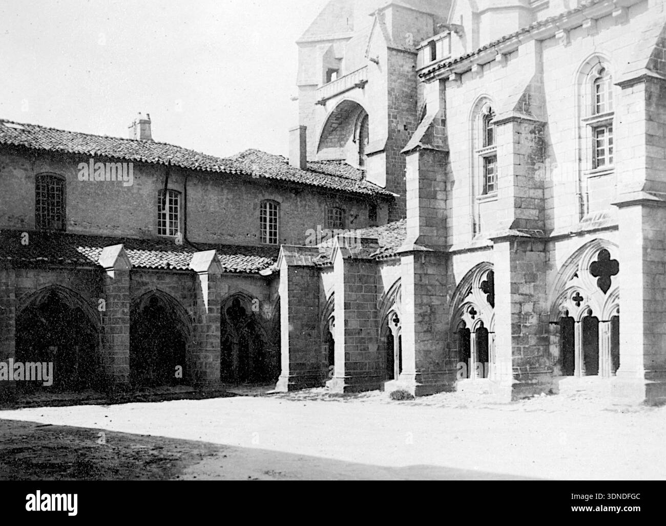 Ecclesiastical cloister structure Black and White Stock Photos & Images ...