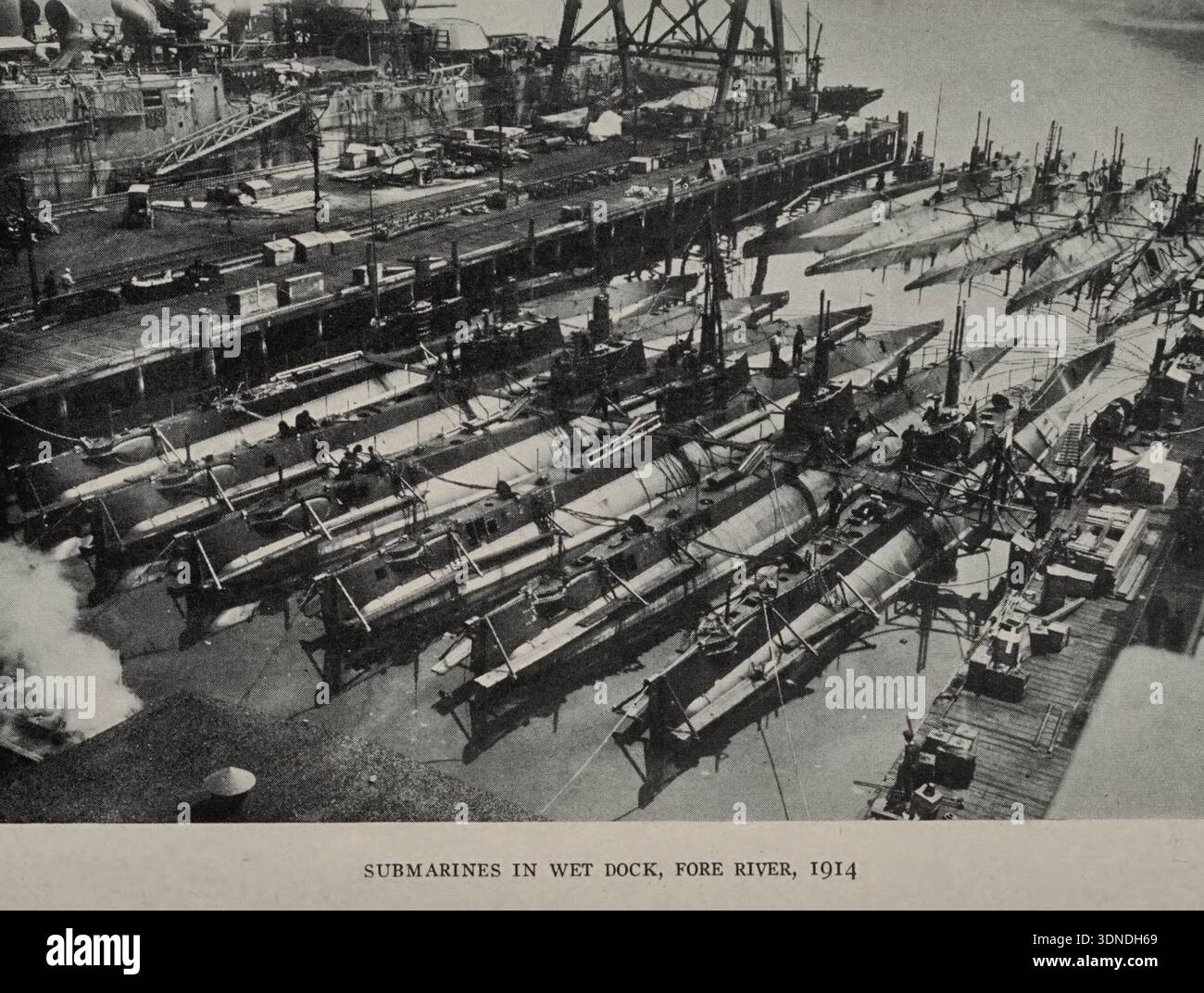 Fore river shipyard construction hi-res stock photography and images ...