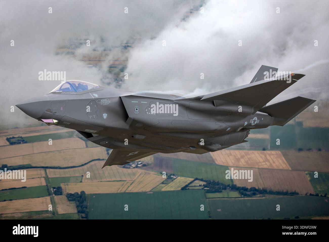 Close‑up air‑to‑air view of a U.S. Air Force Lockheed Martin F-35A ...