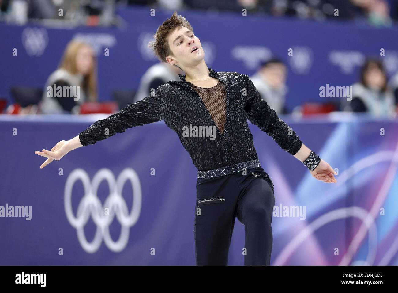 Andrew Torgashev of the United States competes in the men's figure ...
