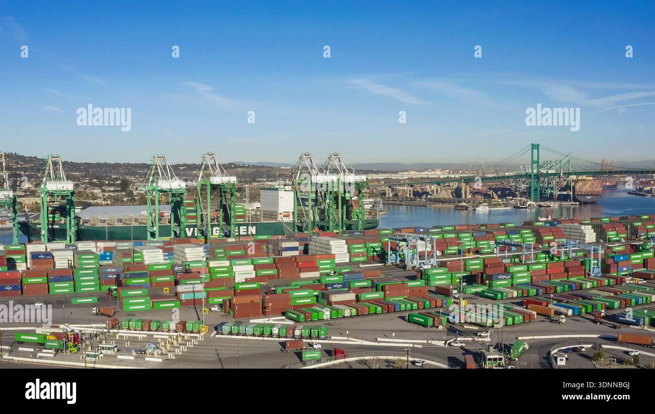 The Evergreen container ship Ever Legend is loaded with shipping ...