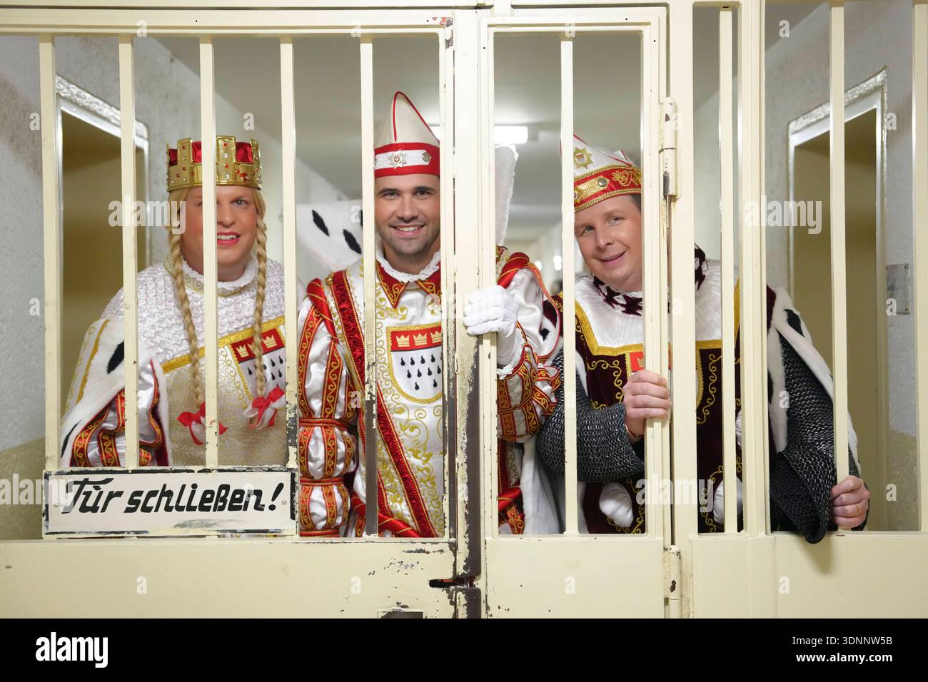 Koelner Karneval, Maedchen Sitzung in der Justizvollzugsanstalt Koeln ...