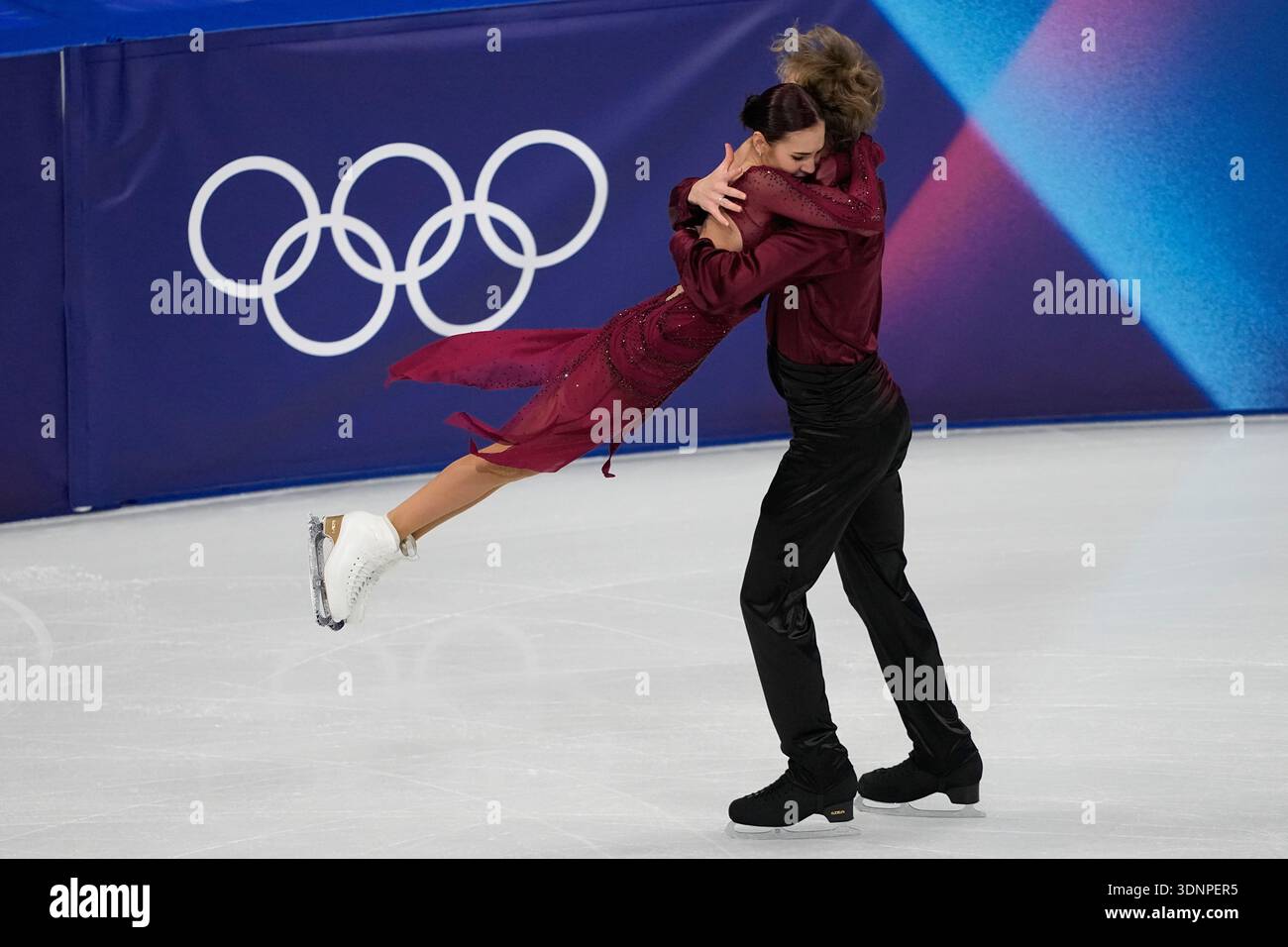 Diana Davis and Gleb Smolkin of Georgia compete during the ice dancing ...