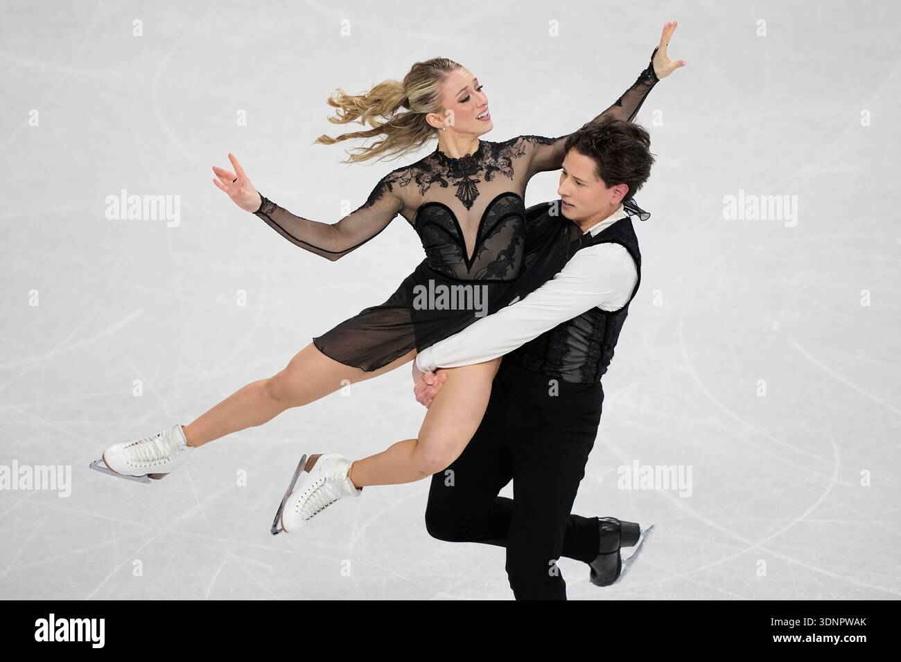 Emilea Zingas and Vadym Kolesnik of the United States compete during ...