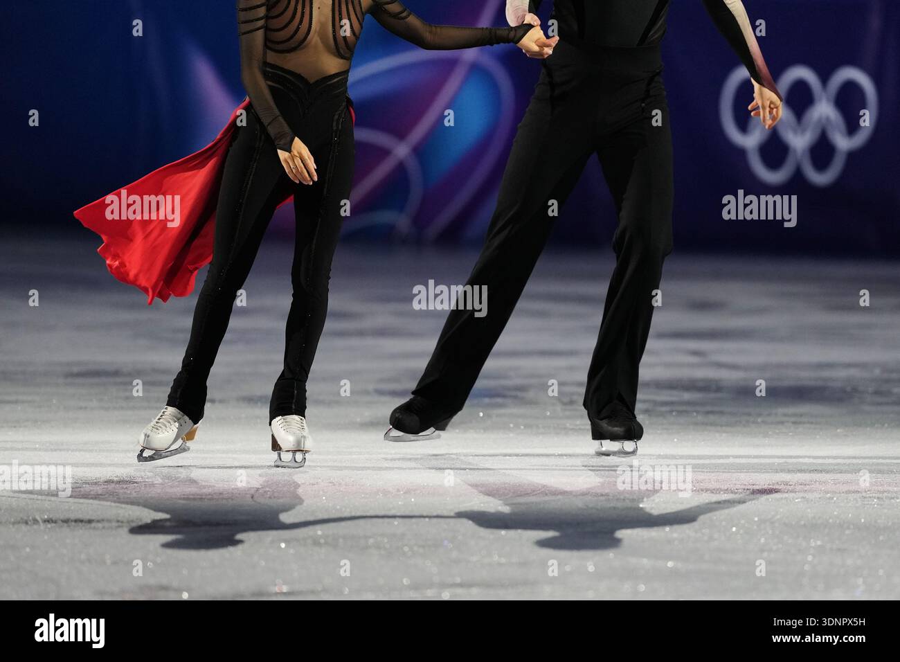 Madison Chock and Evan Bates of the United States arrive to compete ...