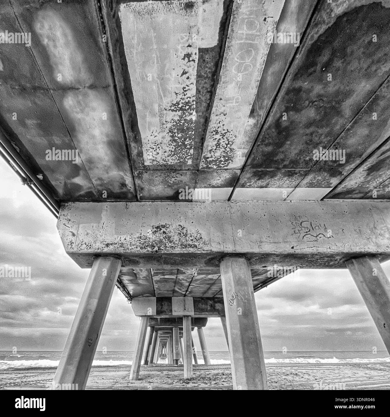Underneath concrete Hermosa Beach pier, Los Angeles, USA Stock Photo ...
