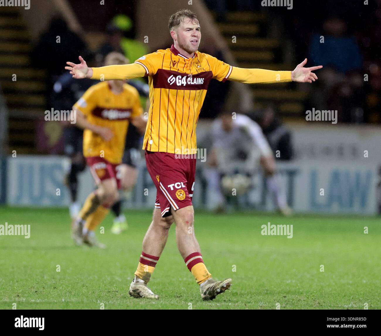 Motherwell's Stephen Welsh reacts during the William Hill Premiership ...